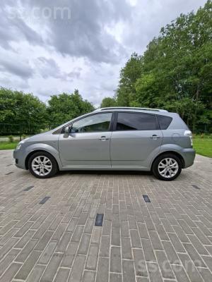 Grey Toyota Corolla Verso 2009 in Cesis, with an engine capacity of 2.20 L and mileage of 226 thousand km for 3495 €, photo 7 on AUTOMOTO.COM.LV