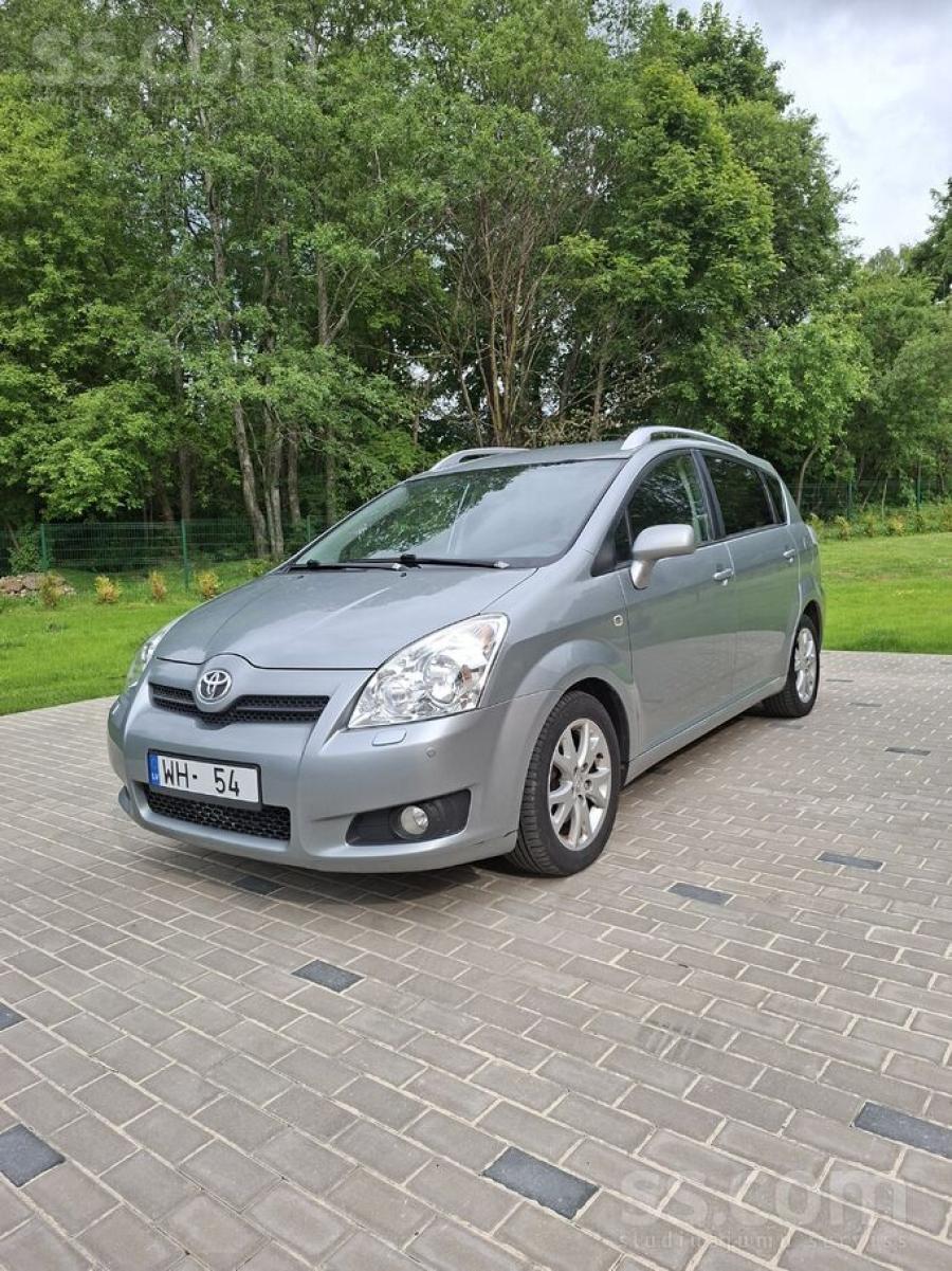 Grey Toyota Corolla Verso 2009 in Cesis, with an engine capacity of 2.20 L and mileage of 226 thousand km for 3495 €, photo 8 on AUTOMOTO.COM.LV