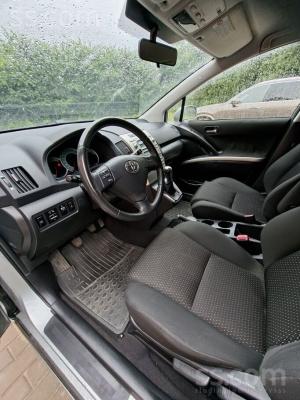 Grey Toyota Corolla Verso 2009 in Cesis, with an engine capacity of 2.20 L and mileage of 226 thousand km for 3495 €, photo 9 on AUTOMOTO.COM.LV