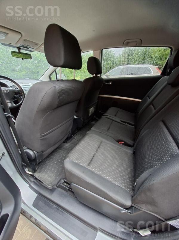 Grey Toyota Corolla Verso 2009 in Cesis, with an engine capacity of 2.20 L and mileage of 226 thousand km for 3495 €, photo 9 on AUTOMOTO.COM.LV