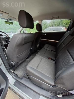 Grey Toyota Corolla Verso 2009 in Cesis, with an engine capacity of 2.20 L and mileage of 226 thousand km for 3495 €, photo 10 on AUTOMOTO.COM.LV