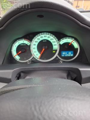 Grey Toyota Corolla Verso 2009 in Cesis, with an engine capacity of 2.20 L and mileage of 226 thousand km for 3495 €, photo 12 on AUTOMOTO.COM.LV