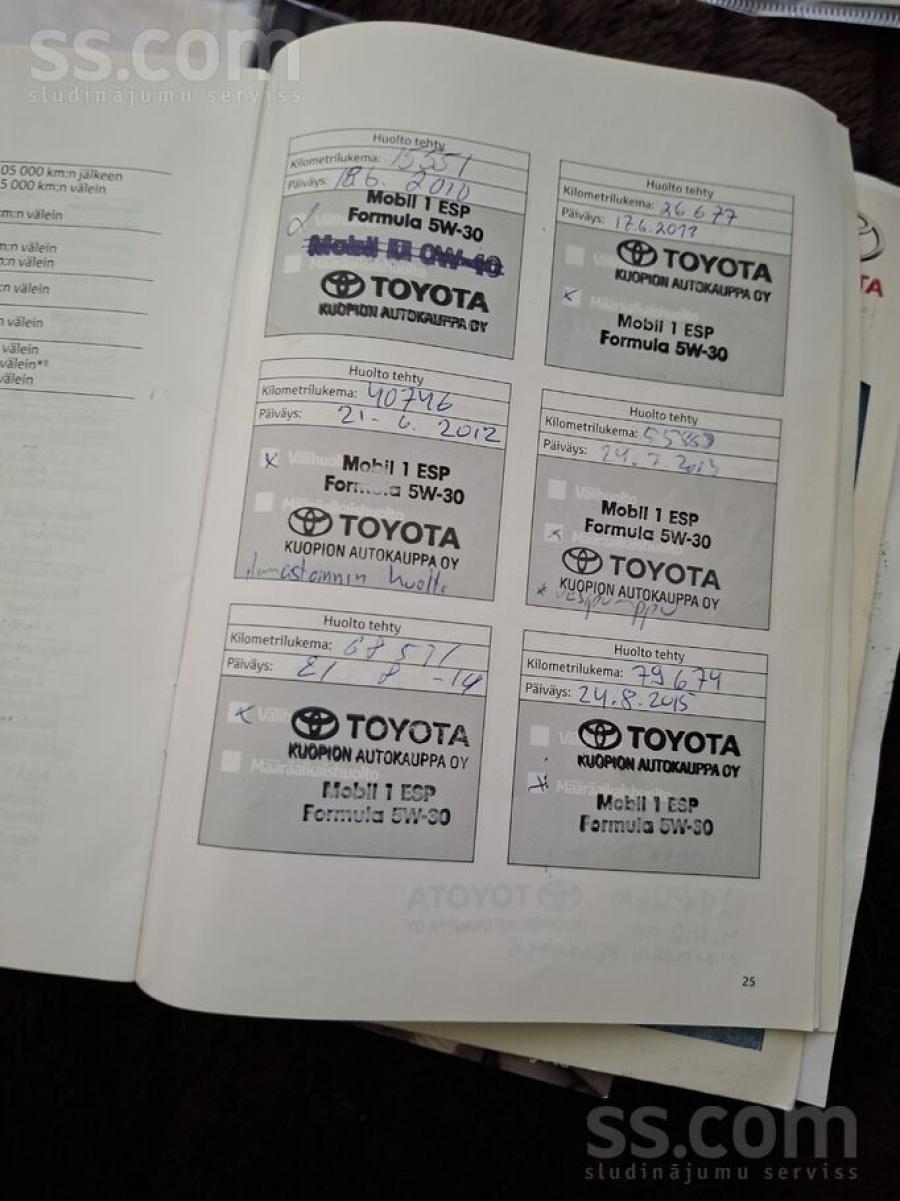 Grey Toyota Corolla Verso 2009 in Cesis, with an engine capacity of 2.20 L and mileage of 226 thousand km for 3495 €, photo 13 on AUTOMOTO.COM.LV