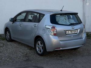 Grey Toyota Corolla Verso 2009 in Vilnius, with an engine capacity of 2.23 L and mileage of 356 thousand km for 3890 €, photo 3 on AUTOMOTO.COM.LV