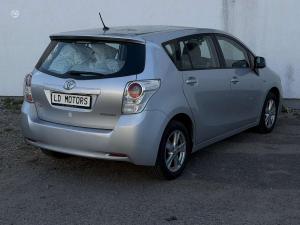 Grey Toyota Corolla Verso 2009 in Vilnius, with an engine capacity of 2.23 L and mileage of 356 thousand km for 3890 €, photo 4 on AUTOMOTO.COM.LV