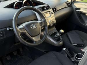 Grey Toyota Corolla Verso 2009 in Vilnius, with an engine capacity of 2.23 L and mileage of 356 thousand km for 3890 €, photo 6 on AUTOMOTO.COM.LV