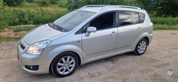 Pelēks Toyota Corolla Verso 2009 Viļņa, ar dzinēja tilpumu 2.23 L un nobraukumu 257 tūkst. km par 2900 €, foto 4 vietnē AUTOMOTO.COM.LV