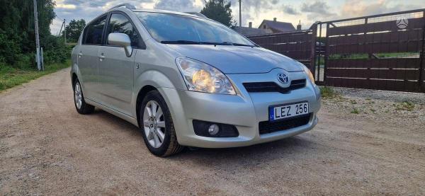 Pelēks Toyota Corolla Verso 2009 Viļņa, ar dzinēja tilpumu 2.23 L un nobraukumu 257 tūkst. km par 2900 €, foto 7 vietnē AUTOMOTO.COM.LV