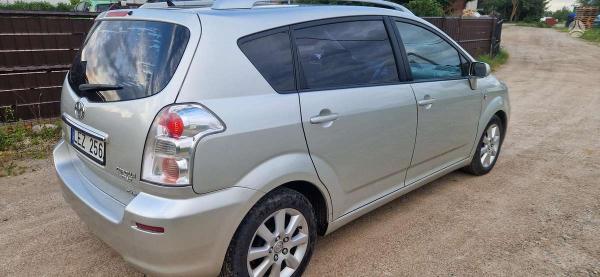 Pelēks Toyota Corolla Verso 2009 Viļņa, ar dzinēja tilpumu 2.23 L un nobraukumu 257 tūkst. km par 2900 €, foto 9 vietnē AUTOMOTO.COM.LV