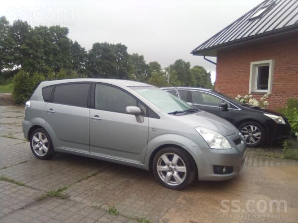 Grey Toyota Corolla Verso 2009 in Cesis, with an engine capacity of 2.20 L and mileage of 162 thousand km for 3200 €, photo 1 on AUTOMOTO.COM.LV