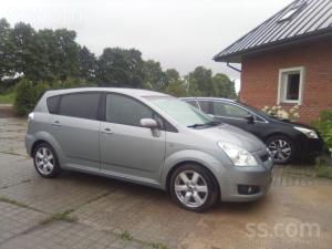 Pelēks Toyota Corolla Verso 2009 Cēsis, ar dzinēja tilpumu 2.20 L un nobraukumu 162 tūkst. km par 3200 €, foto  vietnē AUTOMOTO.COM.LV