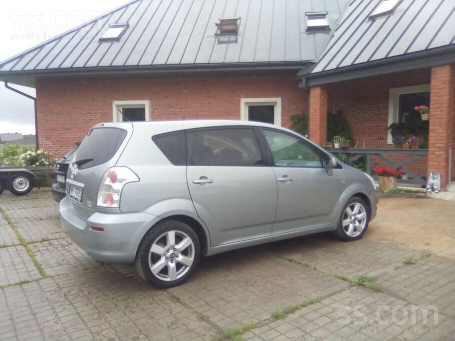 Pelēks Toyota Corolla Verso 2009 Cēsis, ar dzinēja tilpumu 2.20 L un nobraukumu 162 tūkst. km par 3200 €, foto 3 vietnē AUTOMOTO.COM.LV