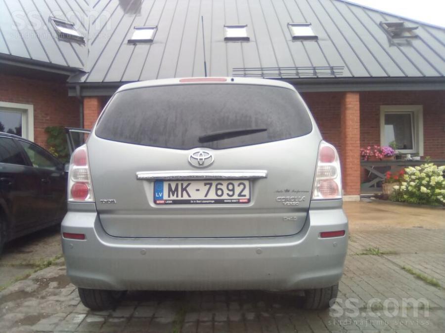 Pelēks Toyota Corolla Verso 2009 Cēsis, ar dzinēja tilpumu 2.20 L un nobraukumu 162 tūkst. km par 3200 €, foto 4 vietnē AUTOMOTO.COM.LV