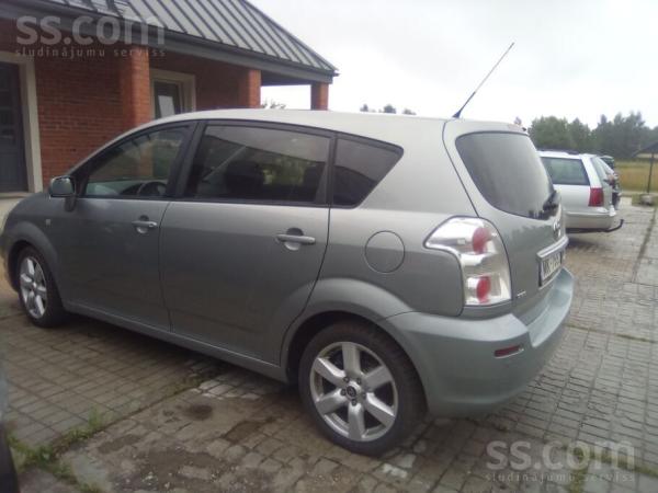 Grey Toyota Corolla Verso 2009 in Cesis, with an engine capacity of 2.20 L and mileage of 162 thousand km for 3200 €, photo 4 on AUTOMOTO.COM.LV