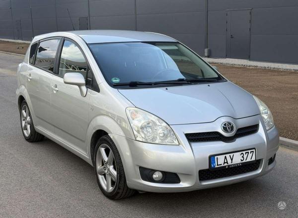 Pelēks Toyota Corolla Verso 2009 Viļņa, ar dzinēja tilpumu 1.80 L un nobraukumu 308 tūkst. km par 2950 €, foto 1 vietnē AUTOMOTO.COM.LV