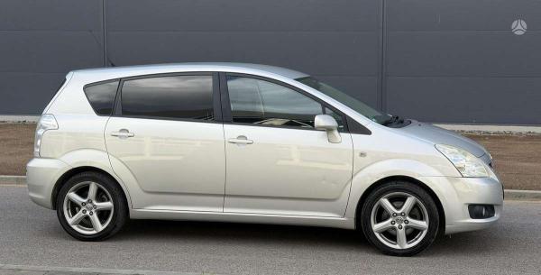 Pelēks Toyota Corolla Verso 2009 Viļņa, ar dzinēja tilpumu 1.80 L un nobraukumu 308 tūkst. km par 2950 €, foto 2 vietnē AUTOMOTO.COM.LV