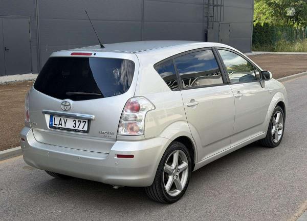 Pelēks Toyota Corolla Verso 2009 Viļņa, ar dzinēja tilpumu 1.80 L un nobraukumu 308 tūkst. km par 2950 €, foto 3 vietnē AUTOMOTO.COM.LV
