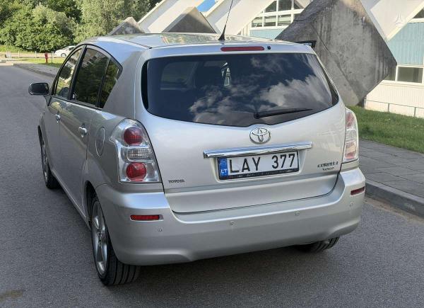 Pelēks Toyota Corolla Verso 2009 Viļņa, ar dzinēja tilpumu 1.80 L un nobraukumu 308 tūkst. km par 2950 €, foto 4 vietnē AUTOMOTO.COM.LV