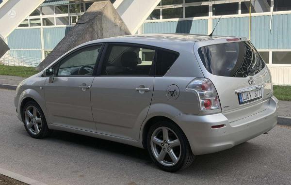 Pelēks Toyota Corolla Verso 2009 Viļņa, ar dzinēja tilpumu 1.80 L un nobraukumu 308 tūkst. km par 2950 €, foto 5 vietnē AUTOMOTO.COM.LV