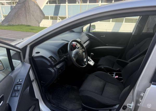 Pelēks Toyota Corolla Verso 2009 Viļņa, ar dzinēja tilpumu 1.80 L un nobraukumu 308 tūkst. km par 2950 €, foto 8 vietnē AUTOMOTO.COM.LV