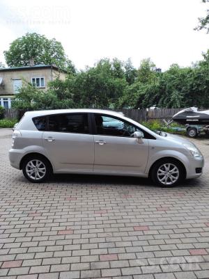 Grey Toyota Corolla Verso 2009 in Riga, with an engine capacity of 2.20 L and mileage of 237 thousand km for 2500 €, photo 3 on AUTOMOTO.COM.LV