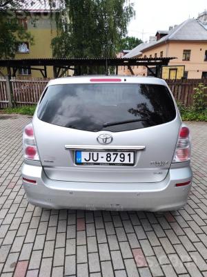 Grey Toyota Corolla Verso 2009 in Riga, with an engine capacity of 2.20 L and mileage of 237 thousand km for 2500 €, photo 4 on AUTOMOTO.COM.LV