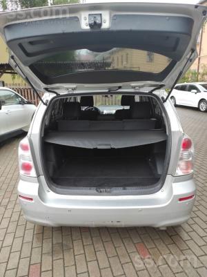 Grey Toyota Corolla Verso 2009 in Riga, with an engine capacity of 2.20 L and mileage of 237 thousand km for 2500 €, photo 5 on AUTOMOTO.COM.LV
