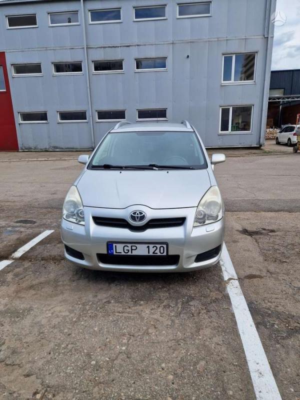 Toyota Corolla Verso 2009 in Kaunas on AUTOMOTO.COM.LV Grey Toyota Corolla Verso 2009 in Kaunas, with an engine capacity of 2.20 L and mileage of 200 thousand km for 2650 €, photo 1 on AUTOMOTO.COM.LV