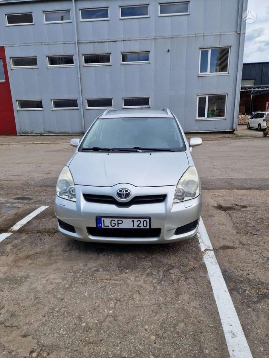 Pelēks Toyota Corolla Verso 2009 Kauņa, ar dzinēja tilpumu 2.20 L un nobraukumu 200 tūkst. km par 2650 €, foto 1 vietnē AUTOMOTO.COM.LV