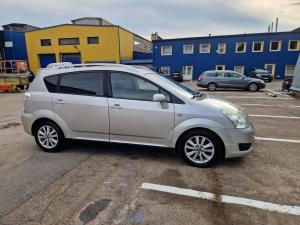 Pelēks Toyota Corolla Verso 2009 Kauņa, ar dzinēja tilpumu 2.20 L un nobraukumu 200 tūkst. km par 2650 €, foto 4 vietnē AUTOMOTO.COM.LV
