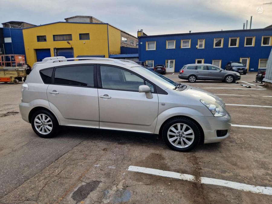 Pelēks Toyota Corolla Verso 2009 Kauņa, ar dzinēja tilpumu 2.20 L un nobraukumu 200 tūkst. km par 2650 €, foto 4 vietnē AUTOMOTO.COM.LV
