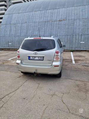 Pelēks Toyota Corolla Verso 2009 Kauņa, ar dzinēja tilpumu 2.20 L un nobraukumu 200 tūkst. km par 2650 €, foto 5 vietnē AUTOMOTO.COM.LV