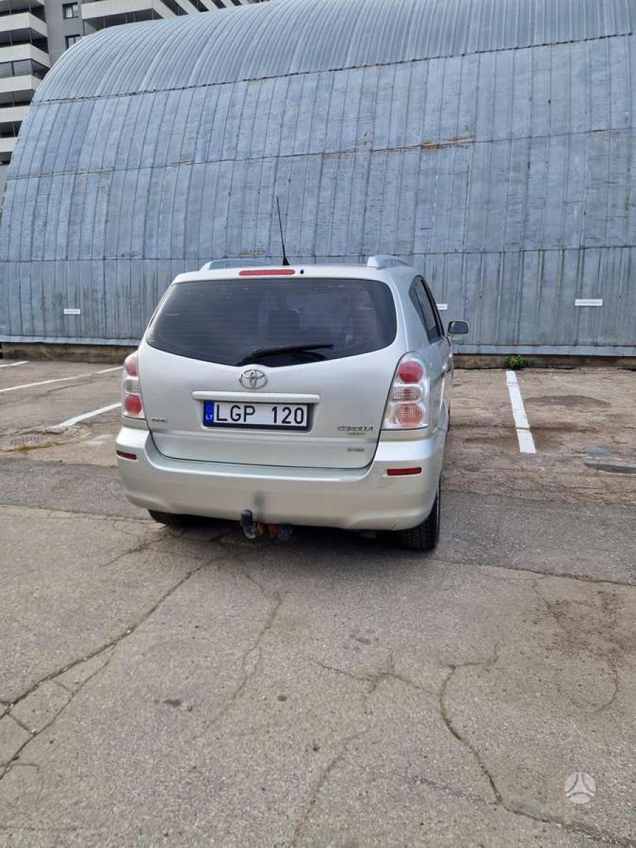Pelēks Toyota Corolla Verso 2009 Kauņa, ar dzinēja tilpumu 2.20 L un nobraukumu 200 tūkst. km par 2650 €, foto 5 vietnē AUTOMOTO.COM.LV