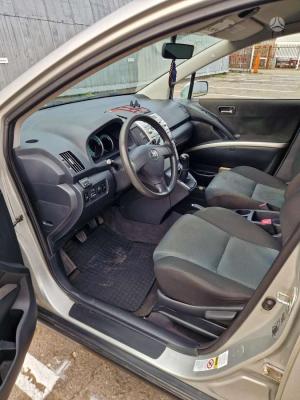 Pelēks Toyota Corolla Verso 2009 Kauņa, ar dzinēja tilpumu 2.20 L un nobraukumu 200 tūkst. km par 2650 €, foto 6 vietnē AUTOMOTO.COM.LV