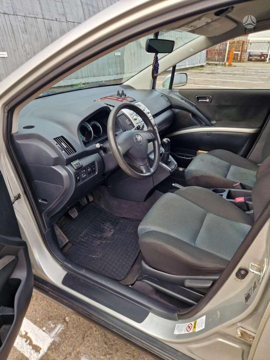 Pelēks Toyota Corolla Verso 2009 Kauņa, ar dzinēja tilpumu 2.20 L un nobraukumu 200 tūkst. km par 2650 €, foto 6 vietnē AUTOMOTO.COM.LV