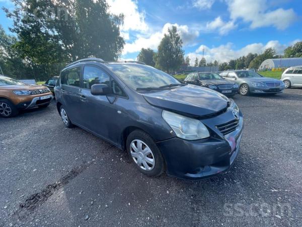 Pelēks Toyota Corolla Verso 2009 Rīga, ar dzinēja tilpumu 2.00 L un nobraukumu 255 tūkst. km par 1550 €, foto 1 vietnē AUTOMOTO.COM.LV