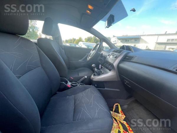 Pelēks Toyota Corolla Verso 2009 Rīga, ar dzinēja tilpumu 2.00 L un nobraukumu 255 tūkst. km par 1550 €, foto 6 vietnē AUTOMOTO.COM.LV