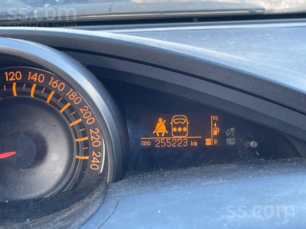 Pelēks Toyota Corolla Verso 2009 Rīga, ar dzinēja tilpumu 2.00 L un nobraukumu 255 tūkst. km par 1550 €, foto 7 vietnē AUTOMOTO.COM.LV