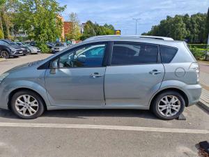 Pelēks Toyota Corolla Verso 2009 Klaipėda, ar dzinēja tilpumu 2.20 L un nobraukumu 248 tūkst. km par 1750 €, foto  vietnē AUTOMOTO.COM.LV