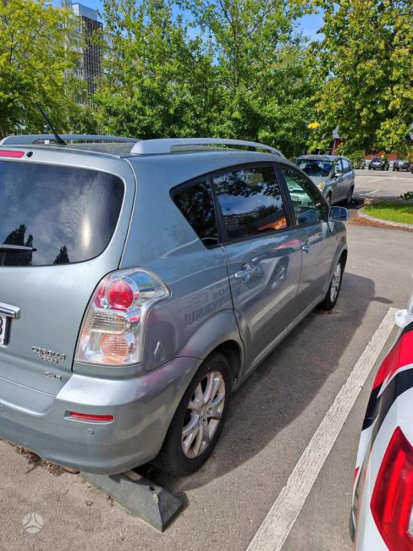 Grey Toyota Corolla Verso 2009 in Klaipeda, with an engine capacity of 2.20 L and mileage of 248 thousand km for 1750 €, photo 4 on AUTOMOTO.COM.LV