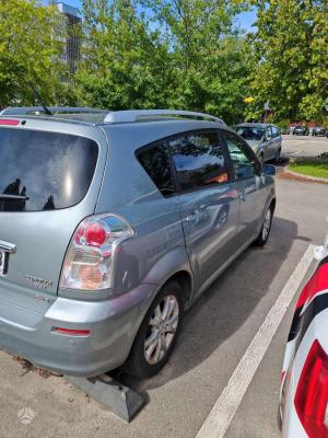 Pelēks Toyota Corolla Verso 2009 Klaipėda, ar dzinēja tilpumu 2.20 L un nobraukumu 248 tūkst. km par 1750 €, foto 4 vietnē AUTOMOTO.COM.LV