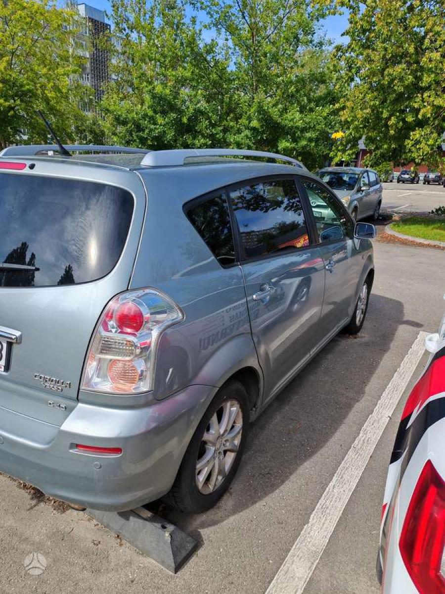 Pelēks Toyota Corolla Verso 2009 Klaipėda, ar dzinēja tilpumu 2.20 L un nobraukumu 248 tūkst. km par 1750 €, foto 4 vietnē AUTOMOTO.COM.LV