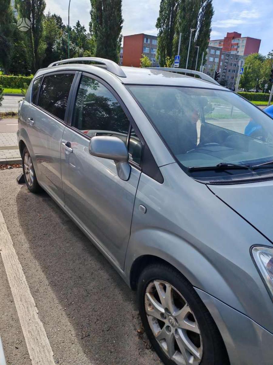 Pelēks Toyota Corolla Verso 2009 Klaipėda, ar dzinēja tilpumu 2.20 L un nobraukumu 248 tūkst. km par 1750 €, foto 5 vietnē AUTOMOTO.COM.LV