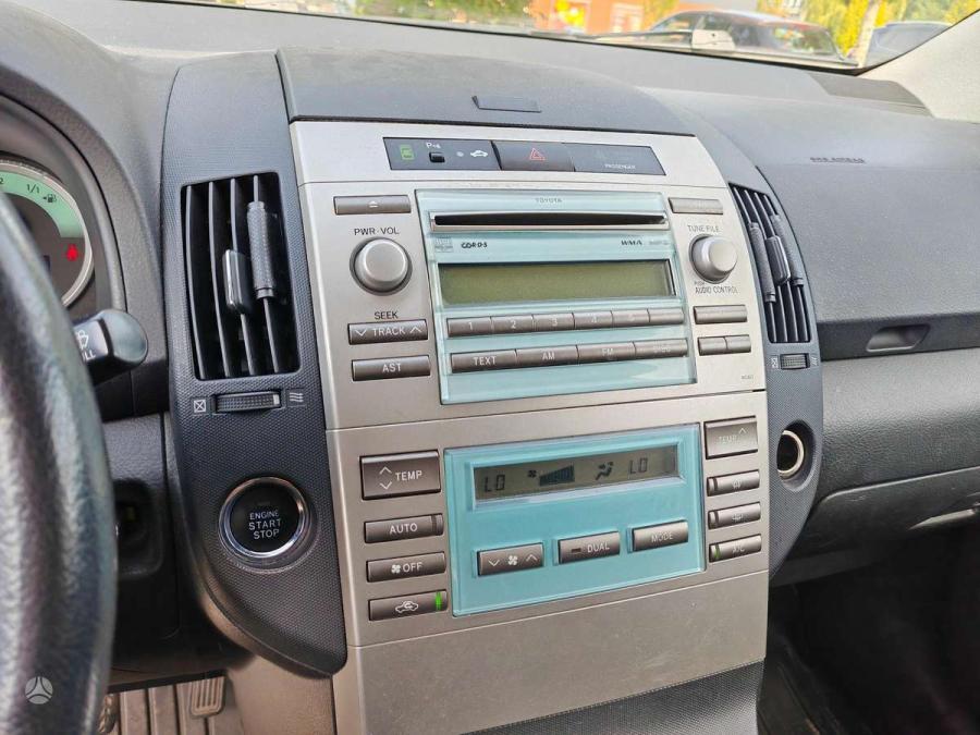Pelēks Toyota Corolla Verso 2009 Klaipėda, ar dzinēja tilpumu 2.20 L un nobraukumu 248 tūkst. km par 1750 €, foto 8 vietnē AUTOMOTO.COM.LV