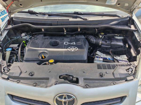 Grey Toyota Corolla Verso 2009 in Klaipeda, with an engine capacity of 2.20 L and mileage of 248 thousand km for 1750 €, photo 10 on AUTOMOTO.COM.LV