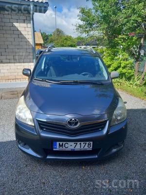 Grey Toyota Corolla Verso 2009 in Cesis, with an engine capacity of 2.20 L and mileage of 239 thousand km for 3000 €, photo  on AUTOMOTO.COM.LV