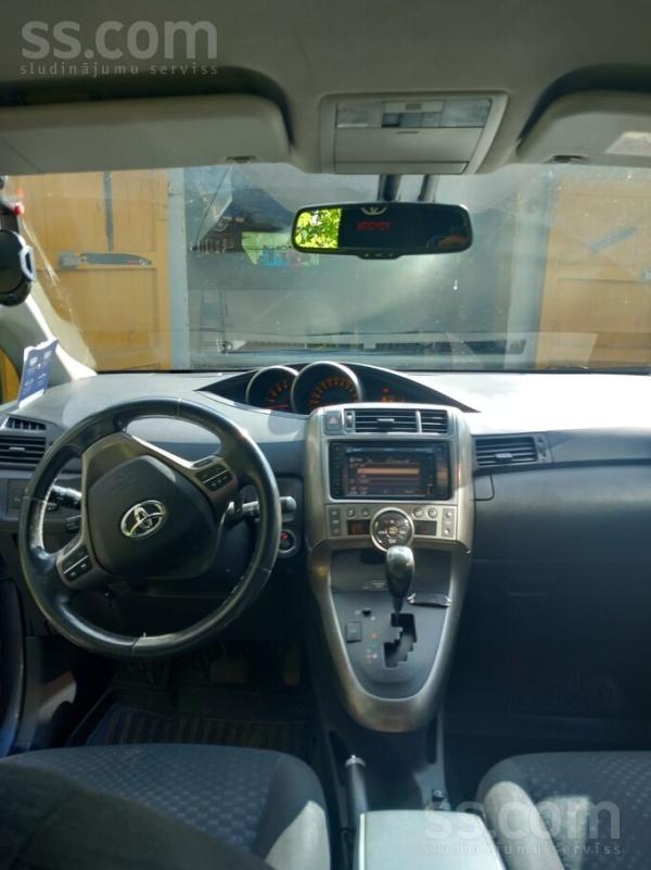 Pelēks Toyota Corolla Verso 2009 Cēsis, ar dzinēja tilpumu 2.20 L un nobraukumu 239 tūkst. km par 3000 €, foto 1 vietnē AUTOMOTO.COM.LV