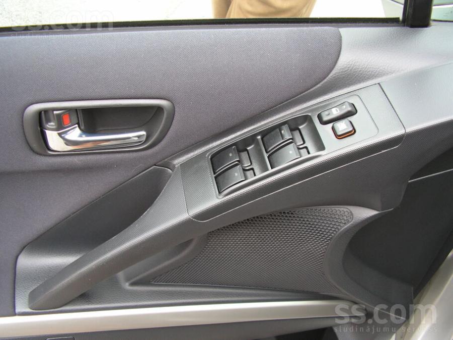 Pelēks Toyota Corolla Verso 2009 Rīga, ar dzinēja tilpumu 1.80 L un nobraukumu 0 tūkst. km par 5950 €, foto 18 vietnē AUTOMOTO.COM.LV