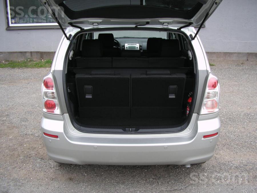 Pelēks Toyota Corolla Verso 2009 Rīga, ar dzinēja tilpumu 1.80 L un nobraukumu 0 tūkst. km par 5950 €, foto 21 vietnē AUTOMOTO.COM.LV