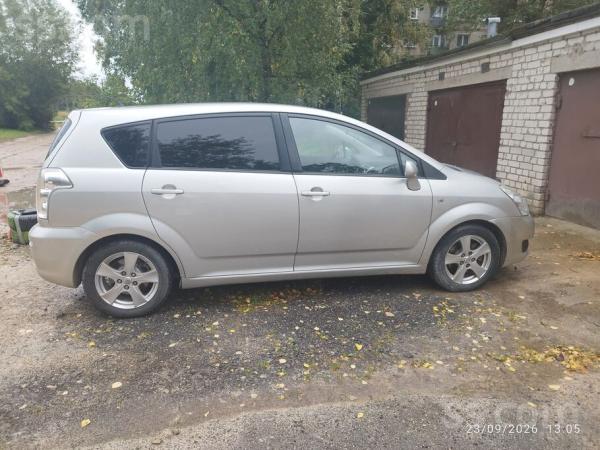 Grey Toyota Corolla Verso 2009 in Riga, with an engine capacity of 2.20 L and mileage of 239 thousand km for 3100 €, photo 1 on AUTOMOTO.COM.LV